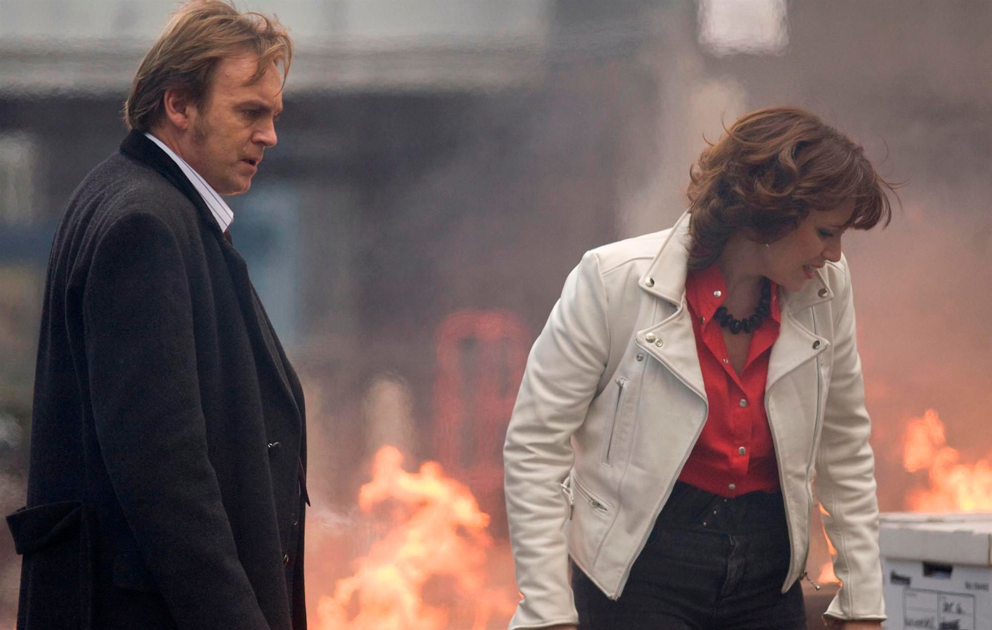 Ashes to Ashes: Fotoğraf Philip Glenister, Keeley Hawes isimlerini ...