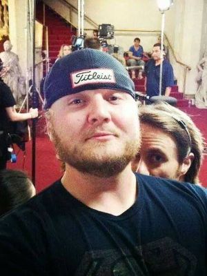 Jon Hollis (IV) - Beyazperde.com