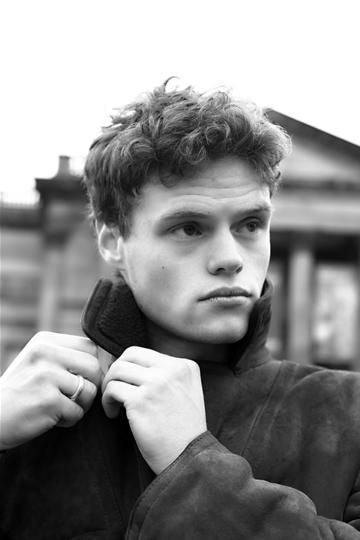 Bobby Schofield - Beyazperde.com