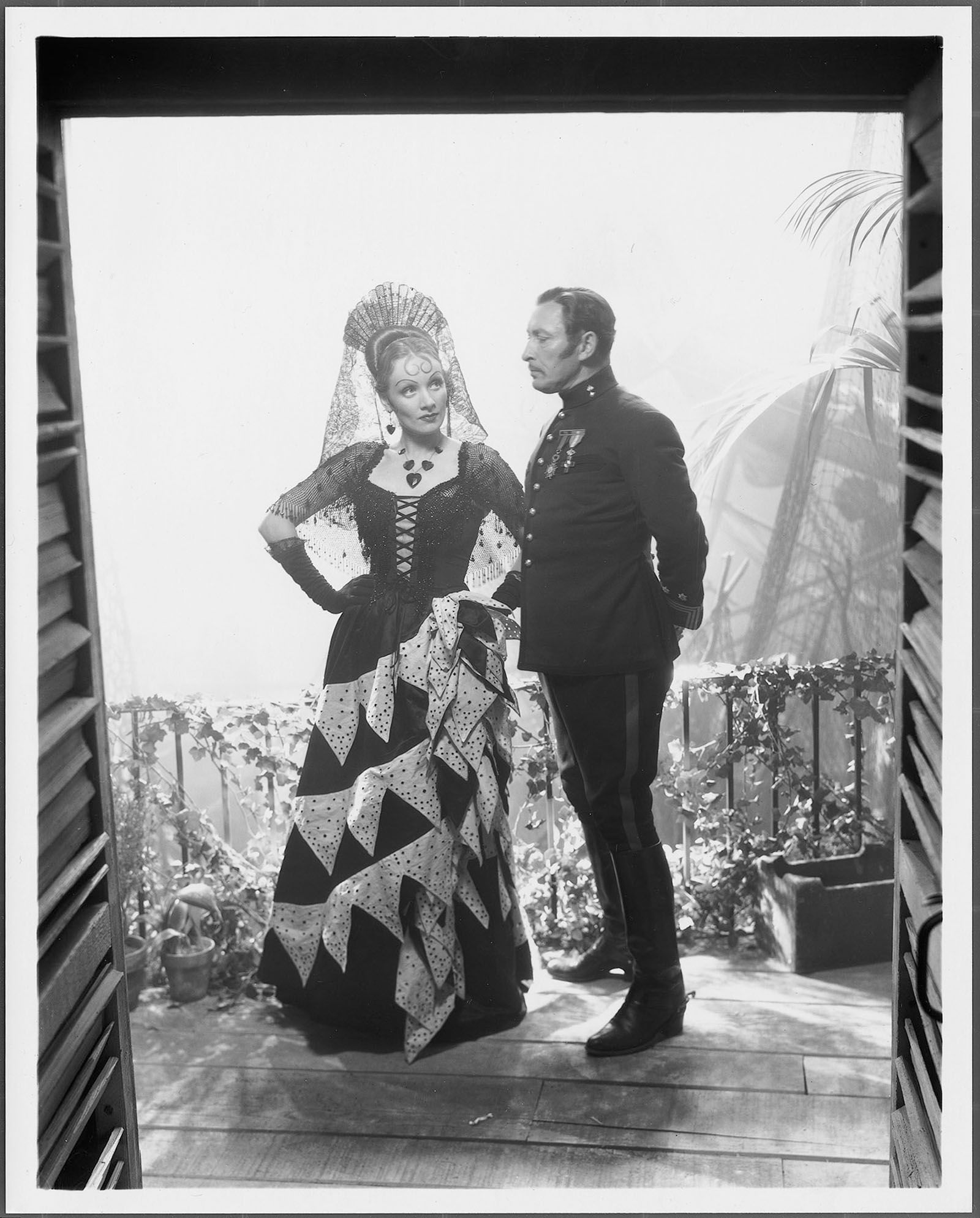 Lionel Atwill resimleri - Fotoğraf Lionel Atwill, Marlene Dietrich ...