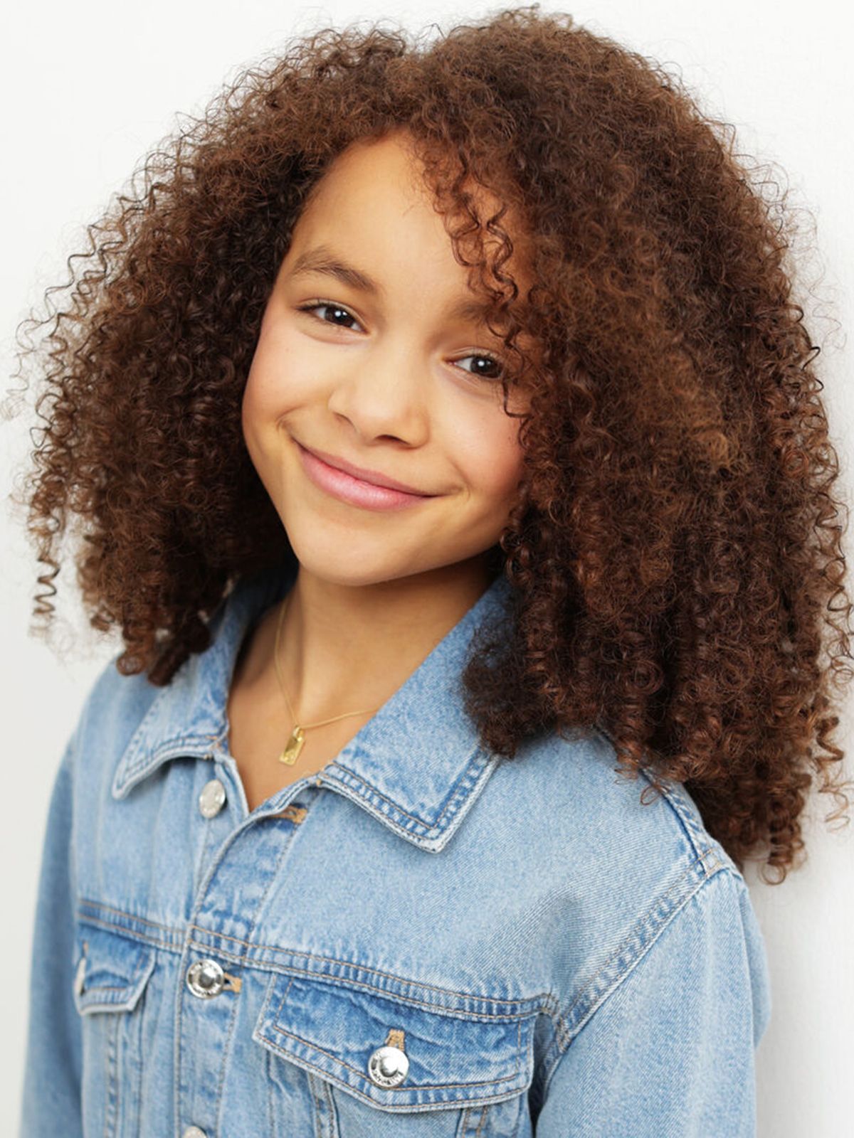 Ava-Elizabeth Awe - Beyazperde.com